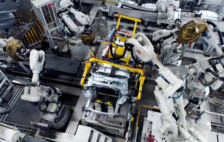 Qu'est-ce que la fabrication : définition, processus, types et applications